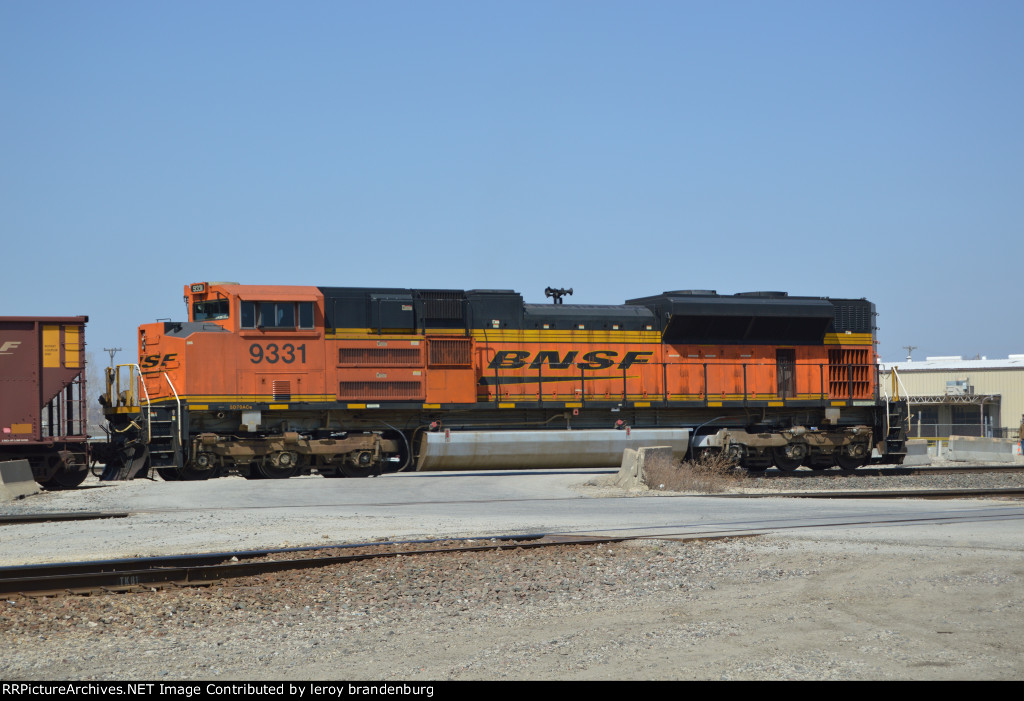 BNSF 9331 dpu on a iron ore train at santa fe jct